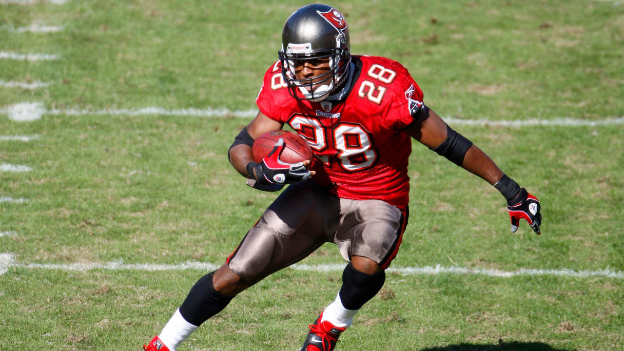 Warrick Dunn, a Former NFL Player, Raised His Siblings While Attending ...