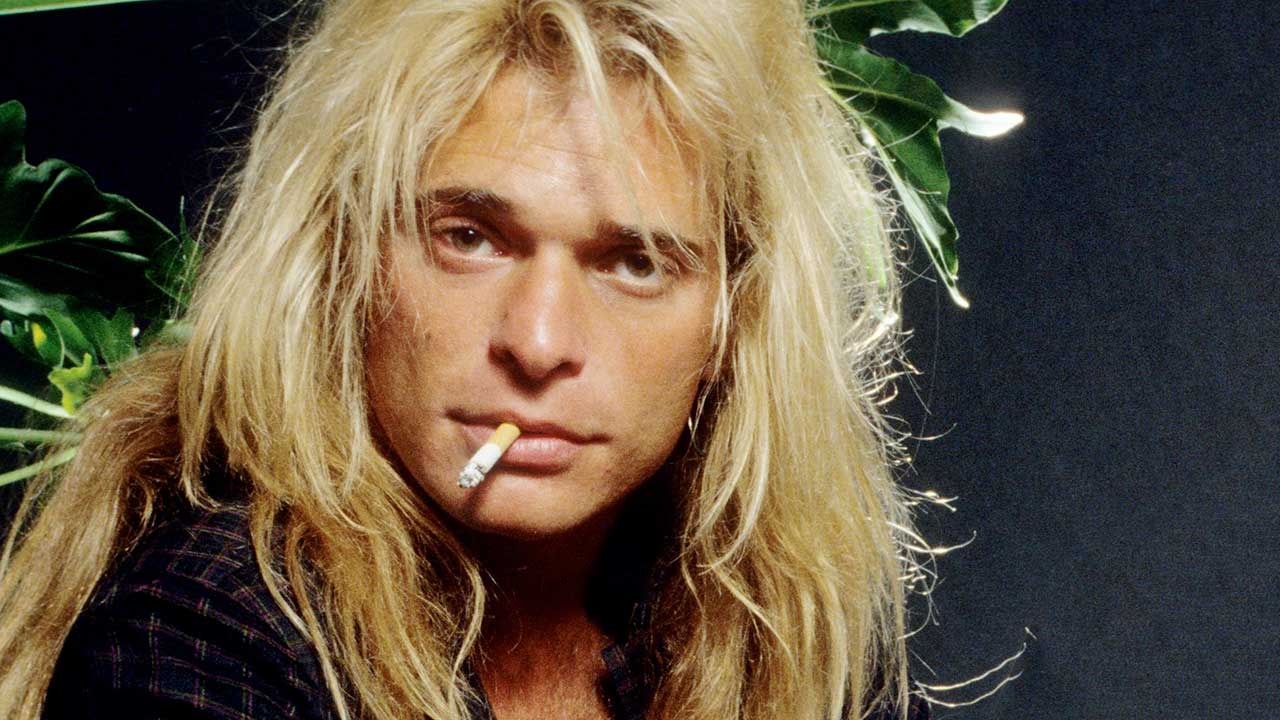 ¿Por qué pagó David Lee Roth $100 a sus roadies?